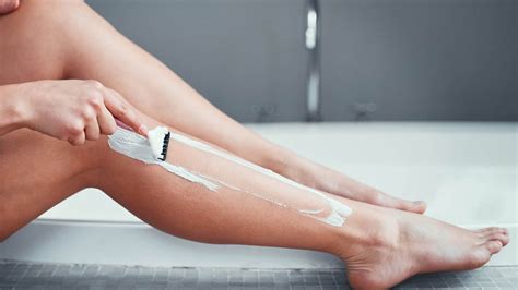 Rasieren Frau schneidet sich Monate später verliert sie ihr Bein
