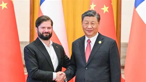 Xi Jinping se reúne con el presidente de Chile YouTube
