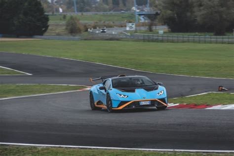 Lamborghini Huracan STO Carfans