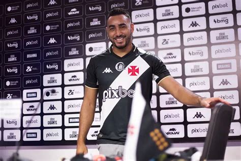 Vasco exibiu vídeo no telão do Maracanã para a apresentação de Payet