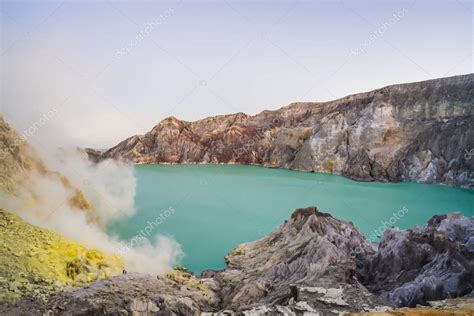 El volcán Ijen o Kawah Ijen en el idioma indonesio Famoso volcán que