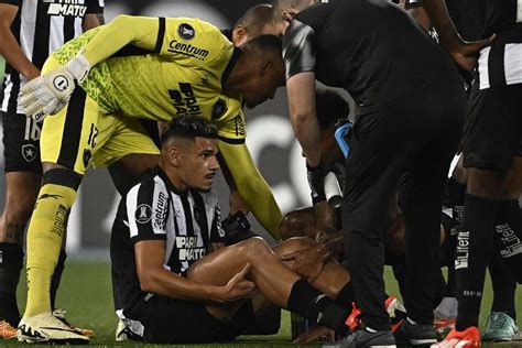Lesão de Tiquinho Soares preocupa Artur Jorge É uma baixa e tanto
