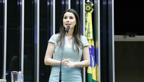 Deputada bolsonarista Caroline de Toni assume a presidência da CCJ na