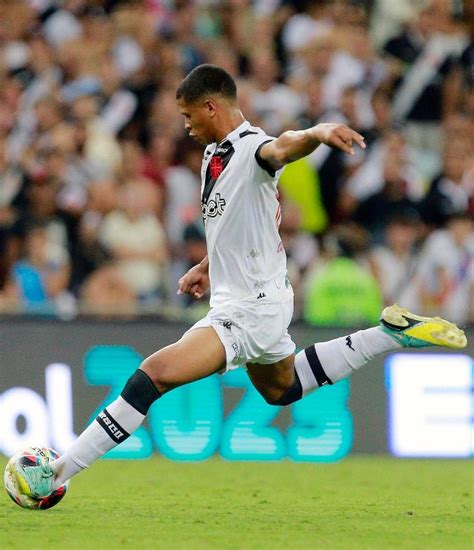 Vasco anuncia a renovação de contrato o volante Cauan Barros até
