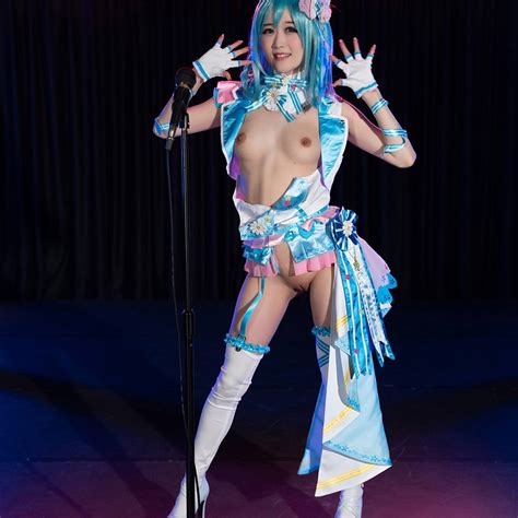 Ria Kurumi Flashing Her Shaved Pussy On Stage Fluffy Lychees