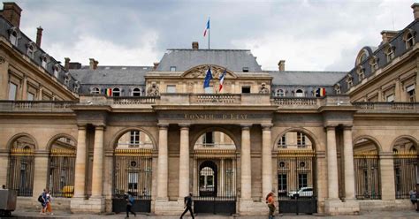 Le Conseil d État maintient l interdiction du hidjab dans le foot
