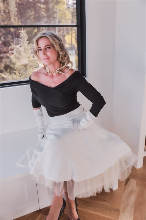 Elegant Halloween Costume For Women Over 40 Busbee Style