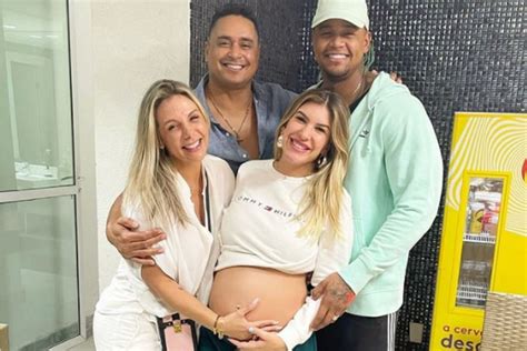 Carla Perez E Xanddy D O Present O Para Beb De L O Santana E Improta