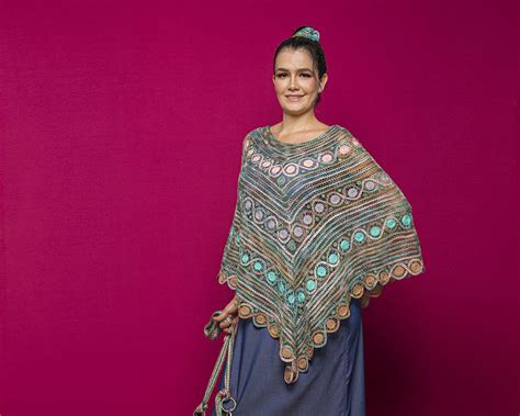 Total 83 Imagen Outfit Con Ponchos Tejidos Abzlocal Mx