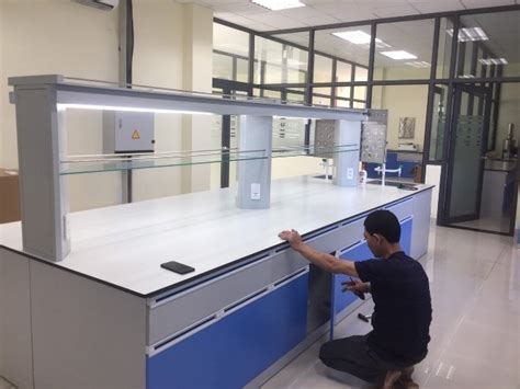 Bàn thí nghiệm trung tâm là gì