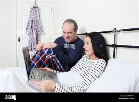 Intimate Leisure Hi Res Stock Photography And Images Alamy