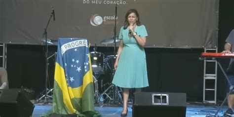 Pastora fala sobre visão que teve para 2023 Deus mostrou trevas sobre