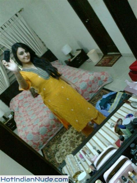 Khubsoorat Indian Muslim School Girl Nude Chut Photos