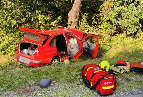 WÓLKA RADZYMIŃSKA Śmiertelny wypadek na DW 631 Auto uderzyło w drzewo