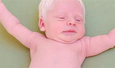 Cet enfant a conquis tous les cœurs avec sa beauté regardez à quoi il
