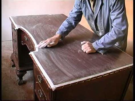 sección Día del Maestro Ejecutar restaurar mesa madera barnizada