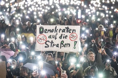 Proteste Wieder Demonstrationen Gegen Rechtsextremismus 30 000 In