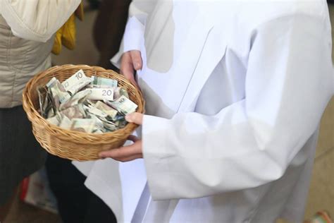 Podkarpacie Zarzuty dla księdza który przelał pieniądze z konta