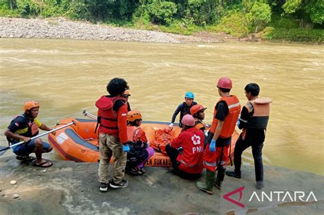 2 Bocah Perempuan Tenggelam Di Sungai Cimandiri Sukabumi Ditemukan
