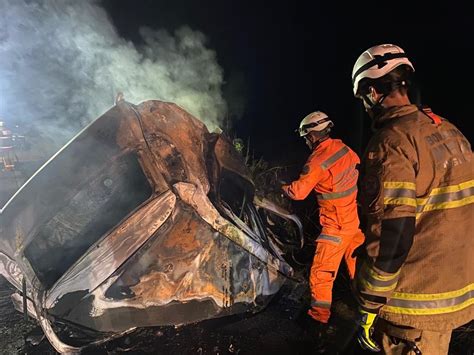 Motorista Morre Carbonizado Em Acidente Entre Carro E Carreta Na BR 381