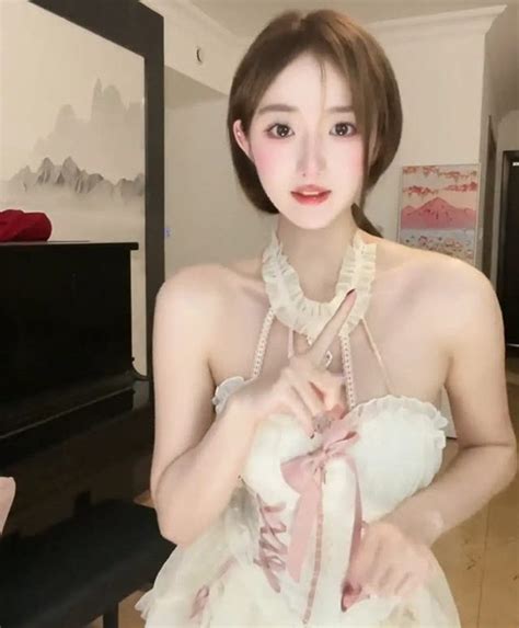 Hot tiktoker lộ clip 18 lên tiếng sau lùm xùm khiến cả Trung Quốc xôn xao