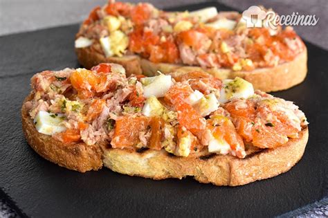 Tosta de pimientos con atún y huevo Recetinas