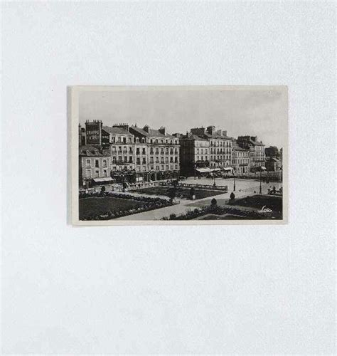 Rennes Vue En Noir Et Blanc Des Jardins Sur La Vilaine Ou De La Place