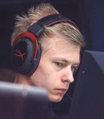 Best CS GO Settings Gear Configs Sensitivity 2024