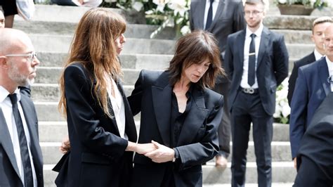 Obsèques de Jane Birkin Les adieux poignants de ses filles Lou