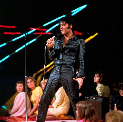 Elvis Presley los looks del Rey del Rock que más han influido en la