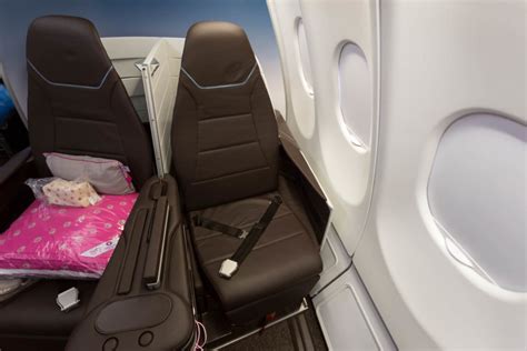 Review Hawaiian Airlines A330 New Business First Class Zac George