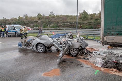 Tödlicher Horror Unfall auf der A5 Gaffer filmen Leiche Karlsruhe
