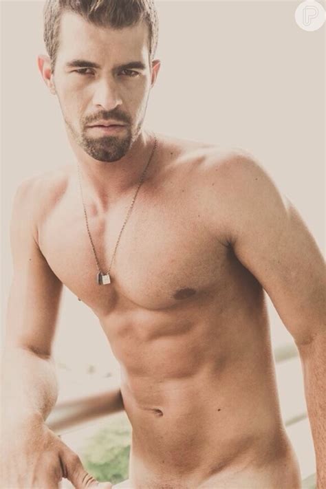 Foto Bruno Miranda o Borat do Amor Sexo vai desfilar só de tapa