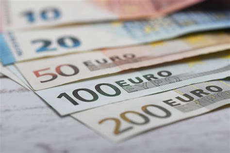 Bonus Natale 100 euro info e requisiti tutto sulle modalità per la