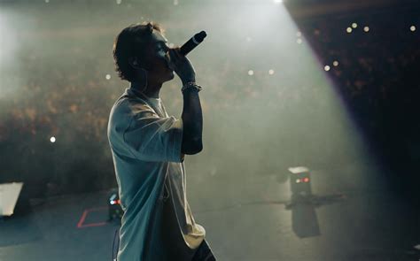 Natanael Cano insultó a fan porque no le gustó como cantó Grupo Milenio