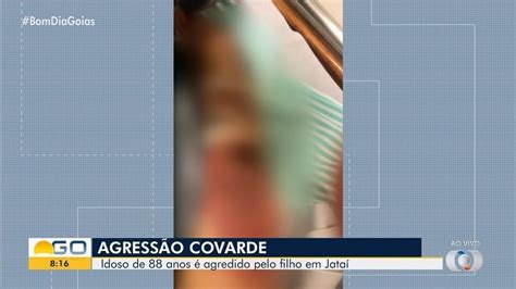Filho é preso suspeito de tentar matar o pai de 88 anos durante briga