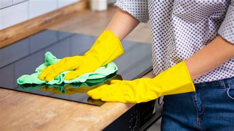 Lastuce de génie pour nettoyer vos plaques de cuisson comme neuves de