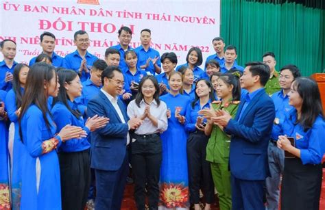 Chủ tịch tỉnh Thái Nguyên đối thoại với thanh niên về khát vọng cống hiến
