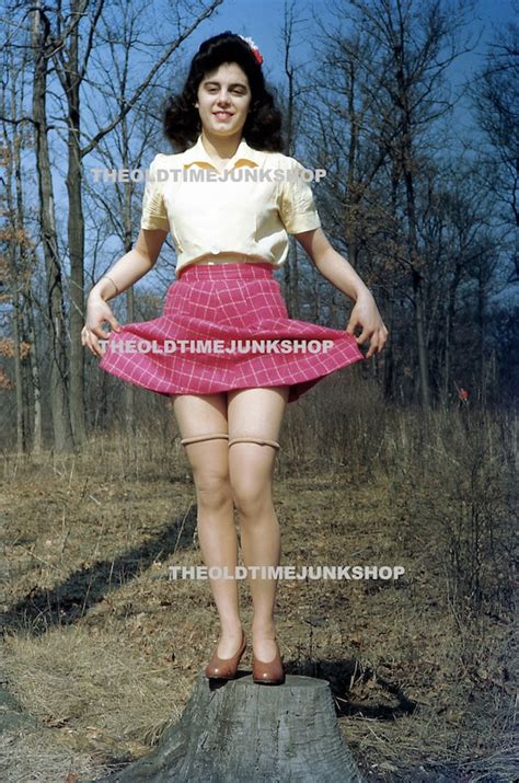Girls Lifting Skirtandskirt Lift Showing Pussy