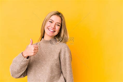年轻的金发美女caucasian女人孤立的微高清图片下载 正版图片504377102 摄图网