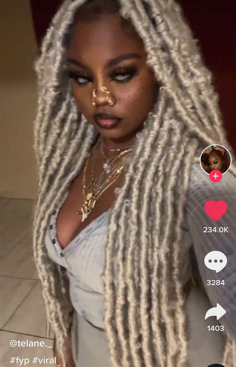 Grey Hair On Dark Skin Dark Skin Blue Eyes Woman With Blue Eyes Gray Eyes White Eyes Brown