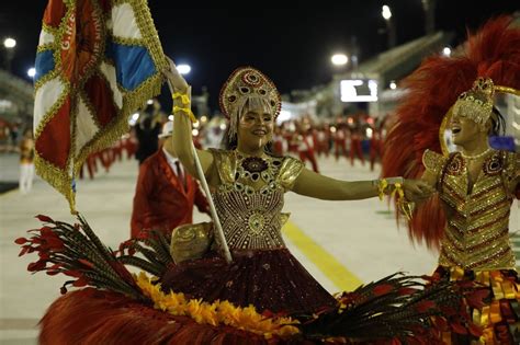 Carnaval Na Floresta Escolas De Samba Do Grupo Especial Disputam O