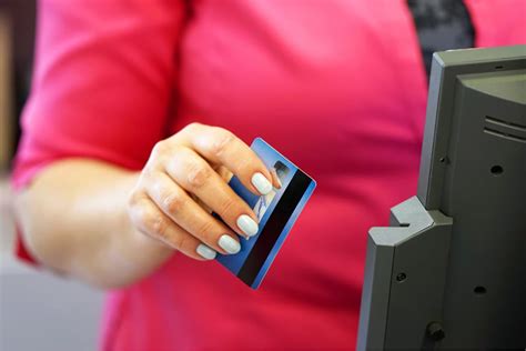 É possível sacar o limite do cartão de crédito