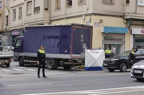 Imágenes de lugar donde ha muerto una mujer atropellada por un camión