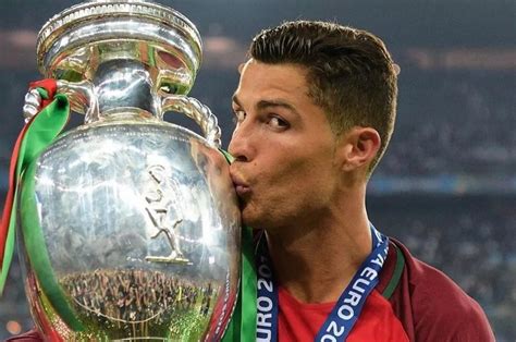 Cristiano Ronaldo na seleção de Portugal conheça a trajetória