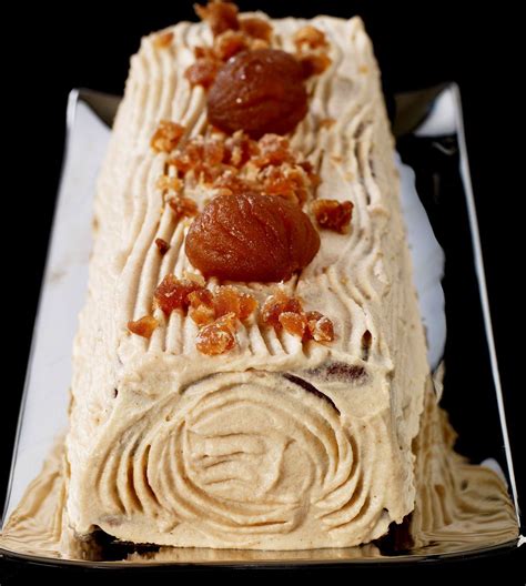 BUCHE DE NOEL A LA CREME DE MARRONS CREME MOUSSELINE ET BRISURES DE