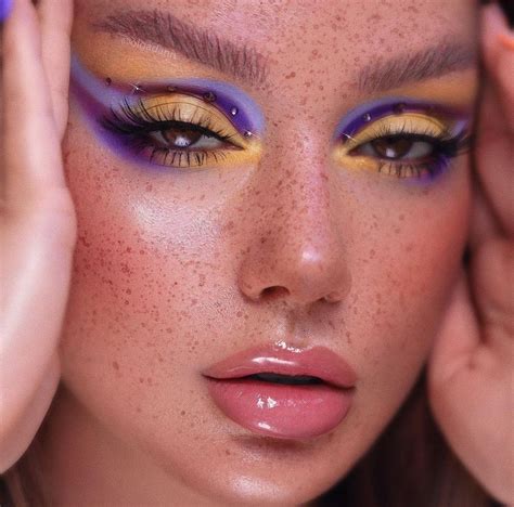 Pin By Gabriela Galleguillos On Makeup Eyes Colorful Eye Makeup