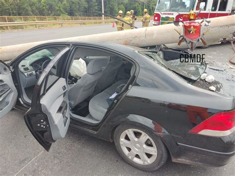 Motorista Perde O Controle De Ve Culo E Atinge Poste Na Eptg Jornal