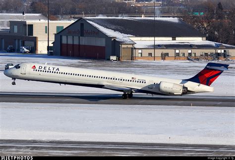 N921DN McDonnell Douglas MD 90 30 Delta Air Lines Ty JetPhotos