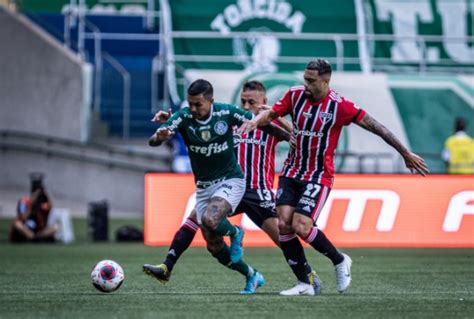 Palmeiras e São Paulo empatam sem gols no primeiro clássico do ano